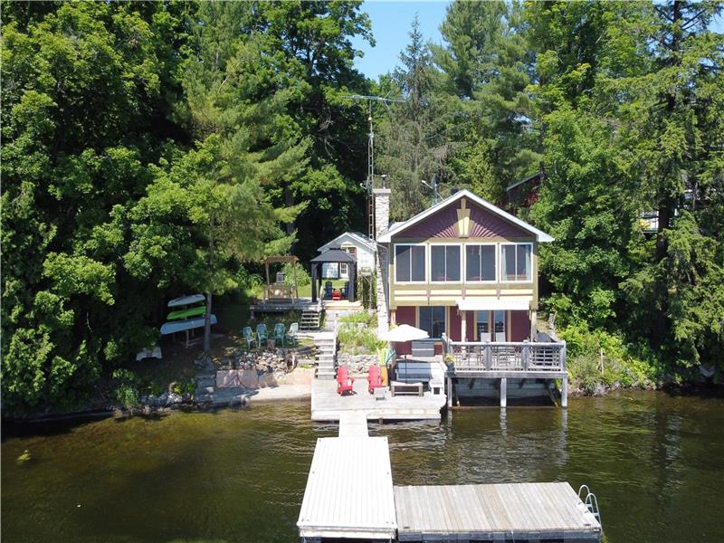 Pike Lake Sunrise Cottage - Perth Cottage Rental | GL-32184 ...
